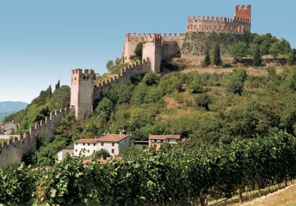 Soave Verona Surroundings Veneto - Italy Traveller Guide