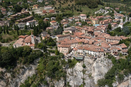 Tremosine Garda's Lake Lombardy - Italy Traveller Guide