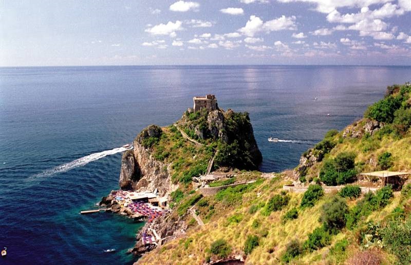 Capo di Conca Sea Restaurant Beach Club in Conca dei Marini Amalfi ...